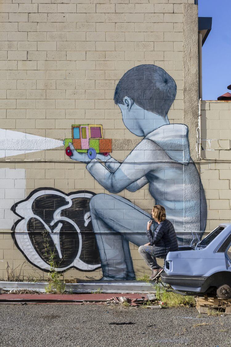 STREET ARTIST IN THE SPOTLIGHT - SETH GLOBEPAINTER