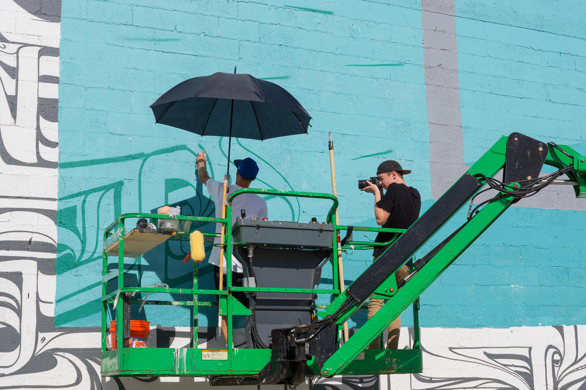 Street artist Astro creates an illusion of depth, Jacksonville, Florida ...