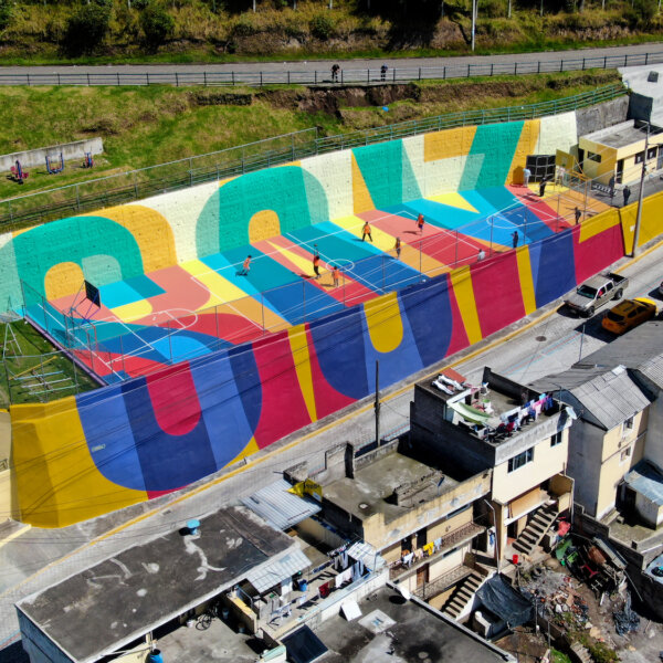 Banksy highlights the refugee crisis through Steve Jobs street art in ...